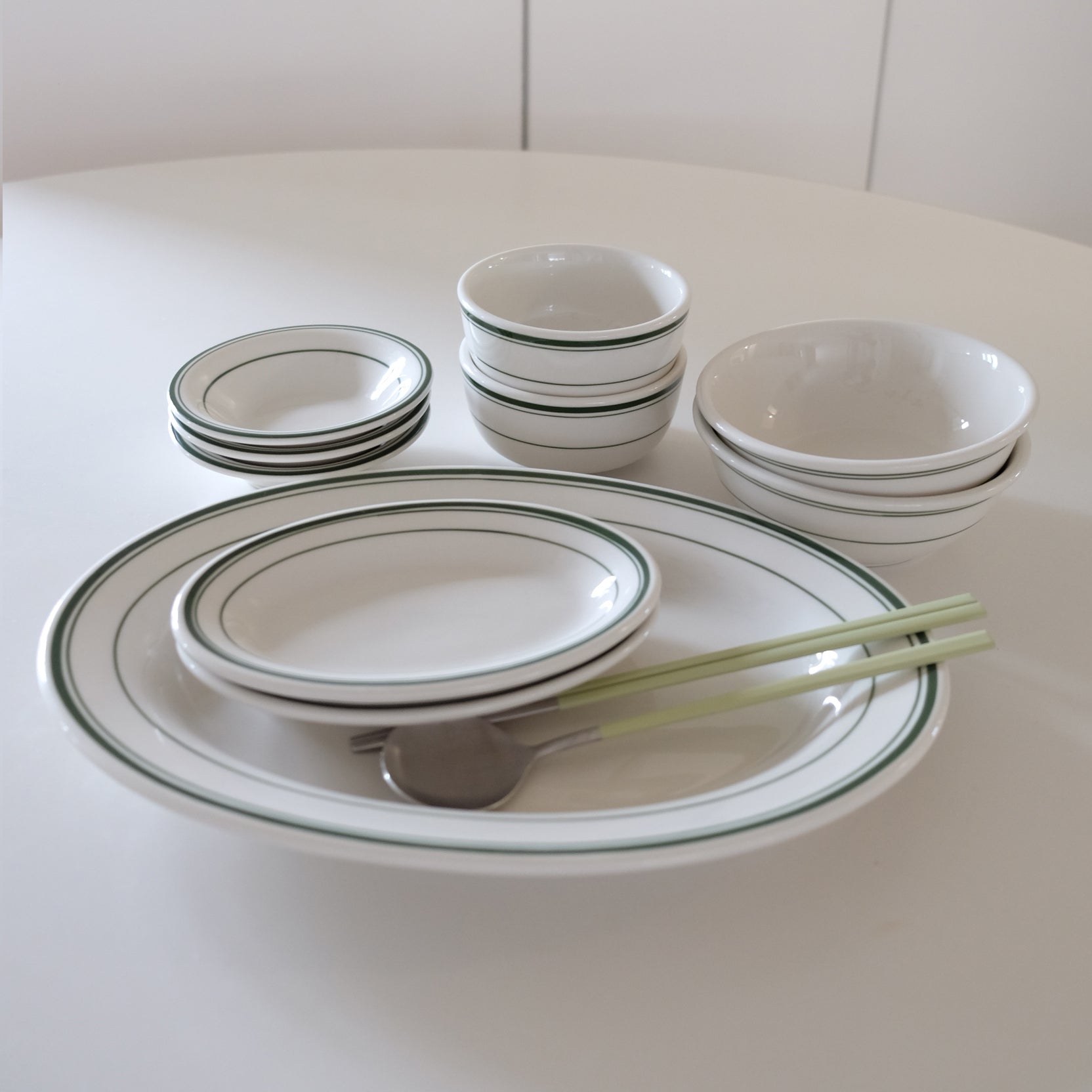 TUXTON Green Bay Family Style Set